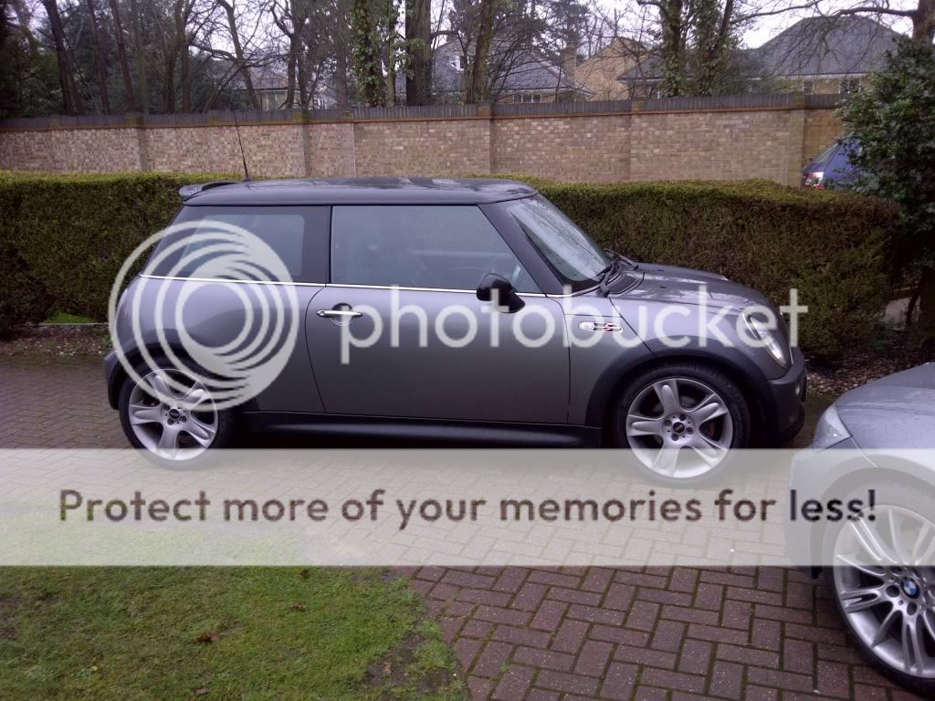 Mini Vinnie's Dark Silver R53 with added Woof! | MiniTorque.com